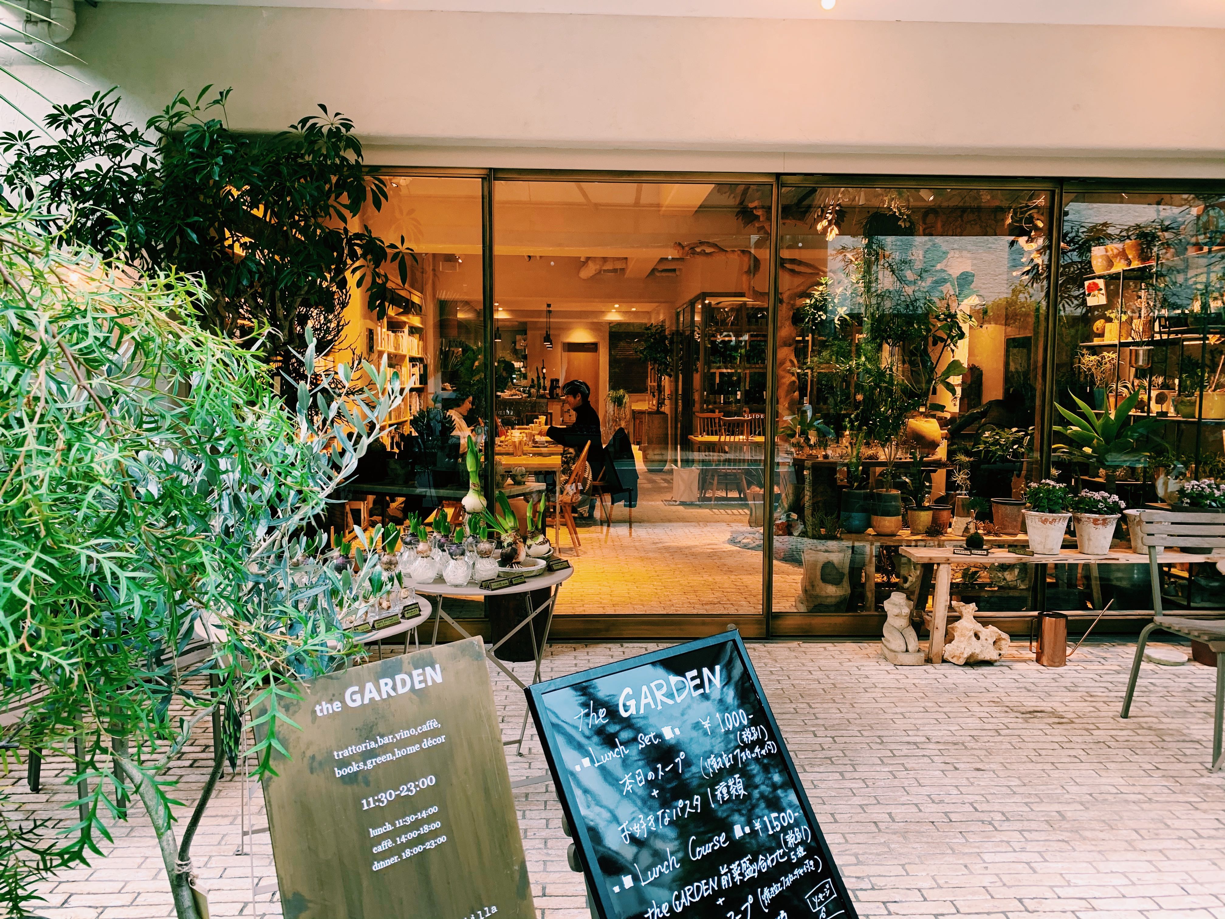 レストランから本まで揃う、中目黒の複合型店舗「the GARDEN」 | Ramip