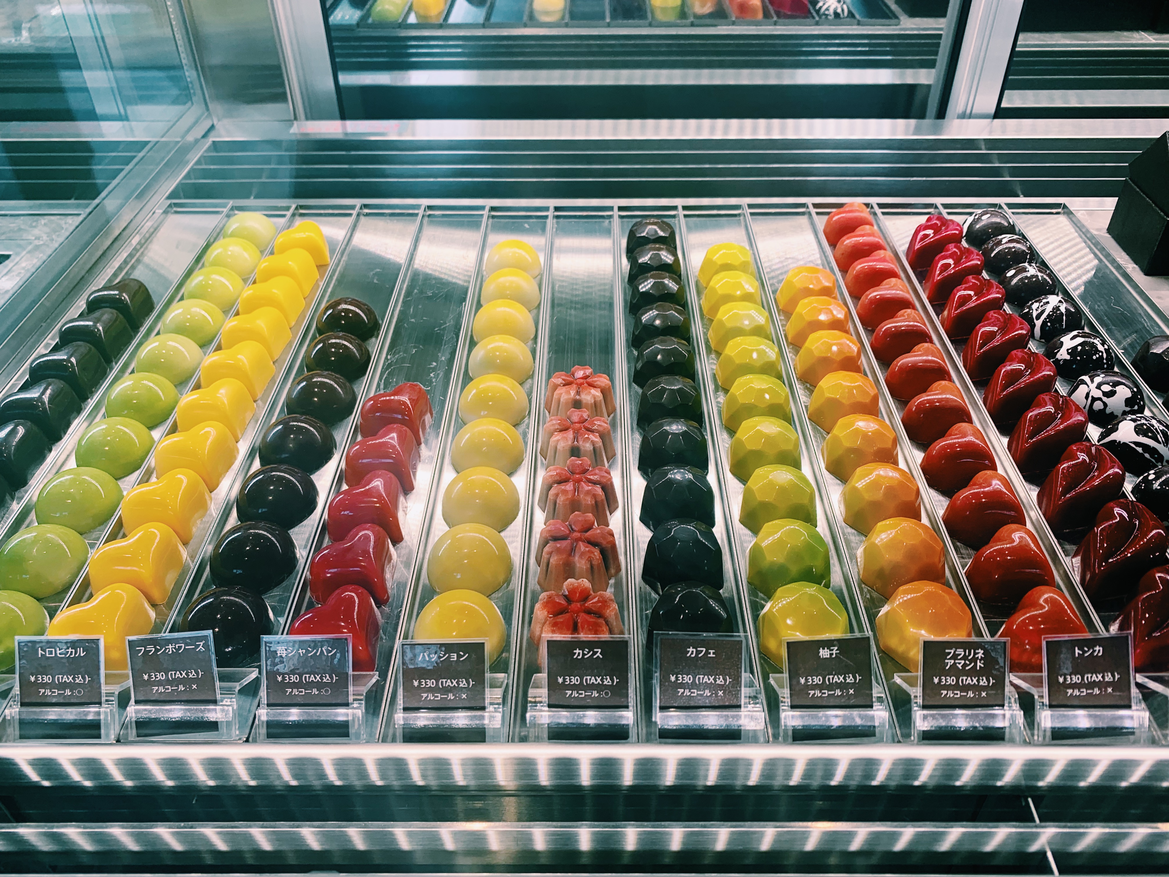 美しい宝石のようなボンボンショコラに心躍る、中目黒のパティスリー「Chocolatier Taka」 | Ramip