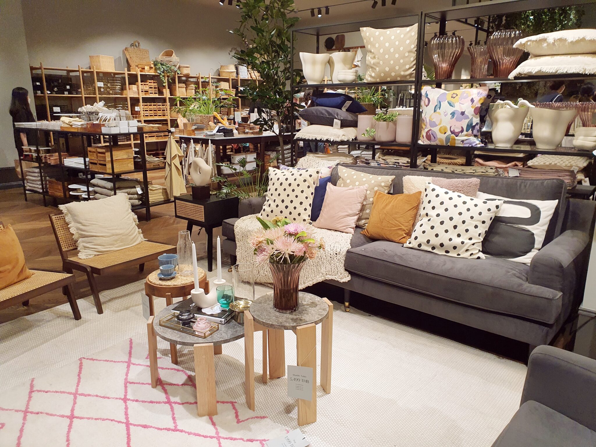 H&Mが展開するインテリア用品「H&M Home」の実店舗＠セントラルワールド店 | Ramip