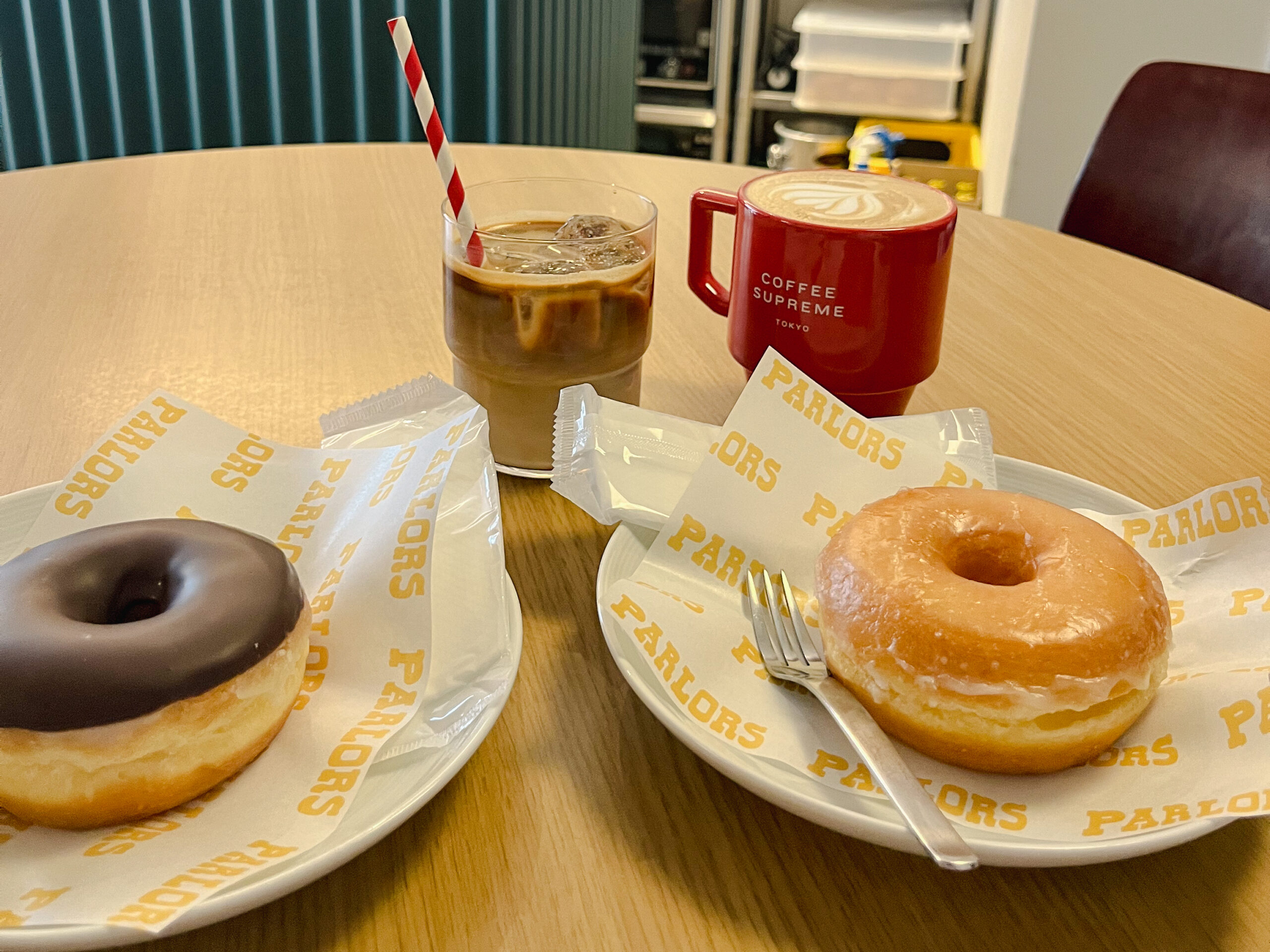 プレーンなシュガードーナツが超おいしい人気カフェ♡馬喰横山「PARLORS（パーラーズ）」 | Ramip